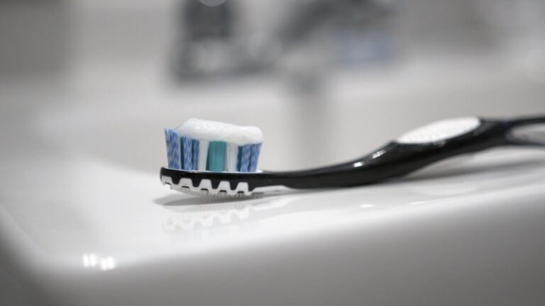 What Diseases Can You Get from Sharing a Toothbrush? What Experts Say